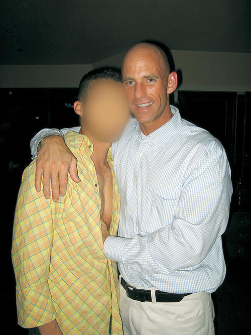 El Sheriff de chocolate y su novio Mexicano. – Javier Soriano
